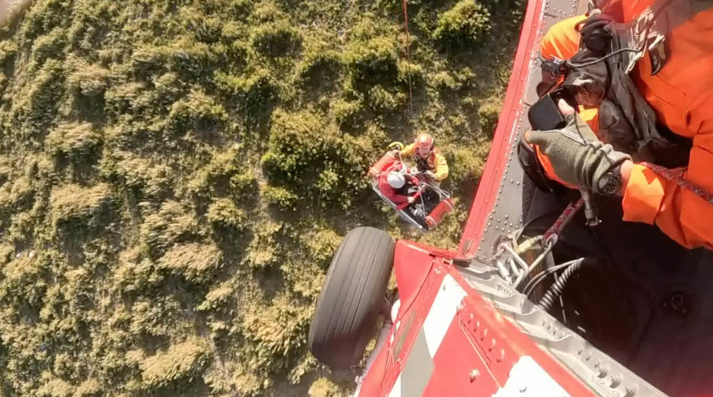 台中1天2登山客求援 空勤黑鷹直升機吊掛送醫 | 社會 | Newtalk新聞