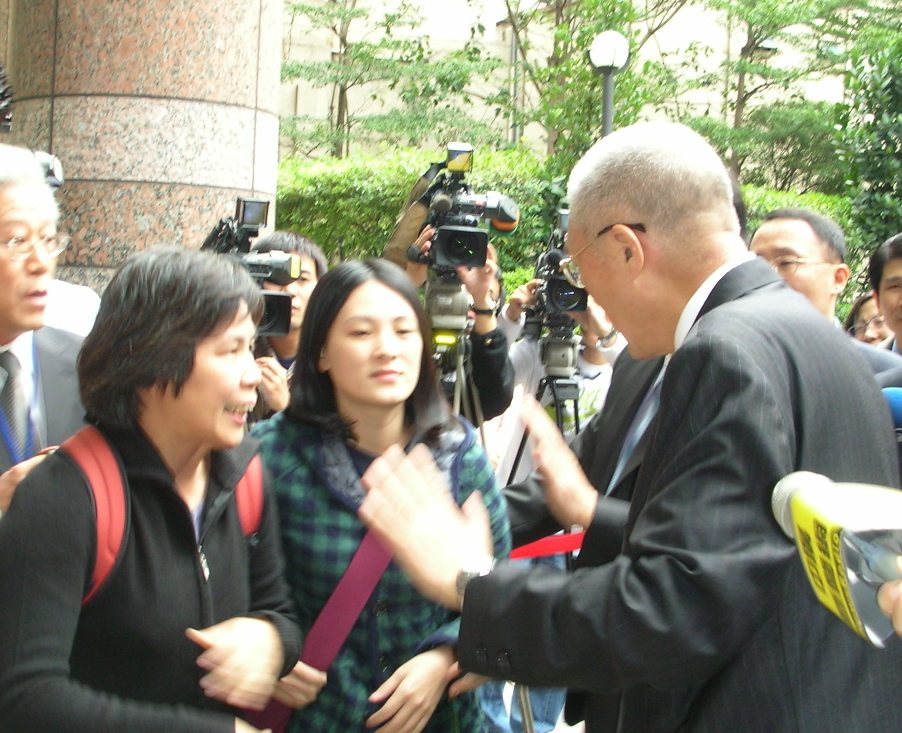 吳揆視察勞委會 工運團體爭取外勞休假權 | 政治 | Newtalk新聞